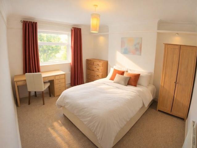 Room at Hardman Road, Greater London