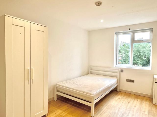 Room at Hardman Road, Greater London