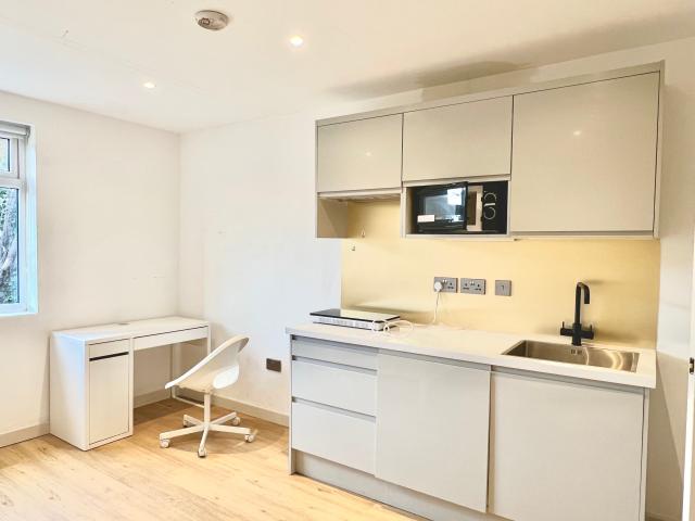 Room at Hardman Road, Greater London