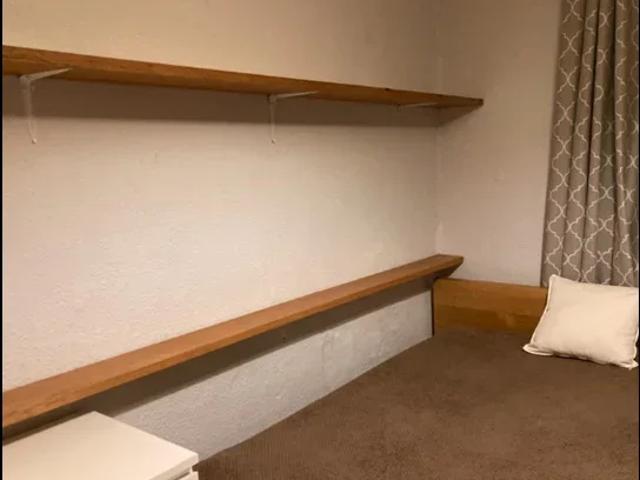 Room at Hardman Road, Greater London