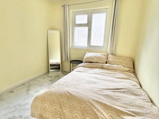 Room at Hare Walk, Greater London