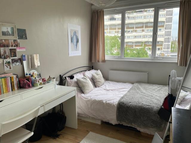 Room at Hare Walk, Greater London