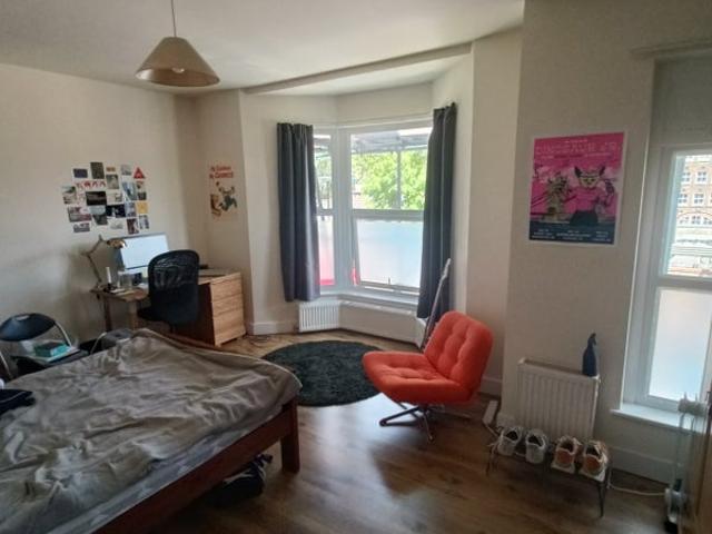 Room at Hargrave Park, Greater London