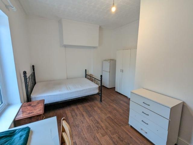 Room at Harlesden Road, Greater London
