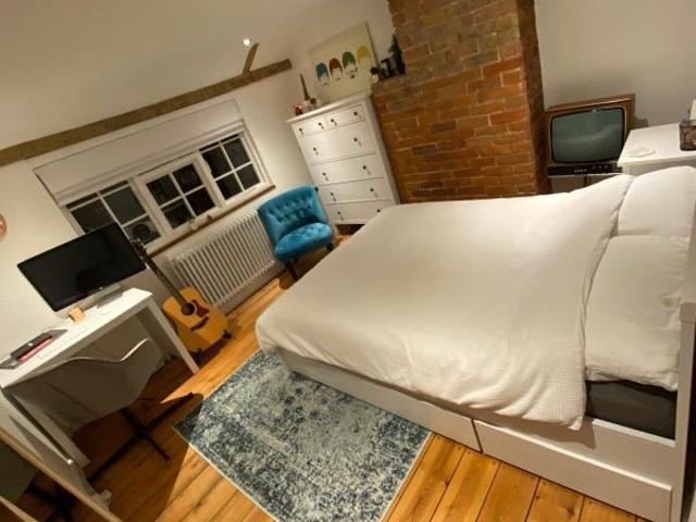 Room at Harlow Road, Epping Forest