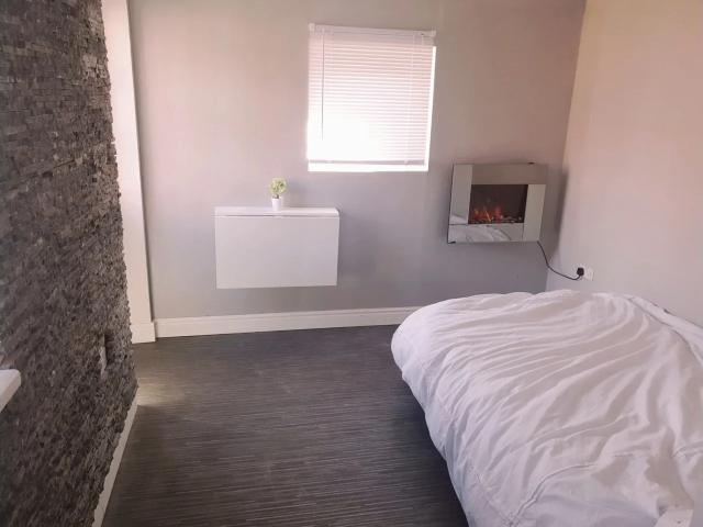 Room at Harper Close, Grays