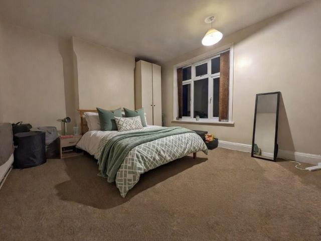 Room at Harrington Drive, Nottingham