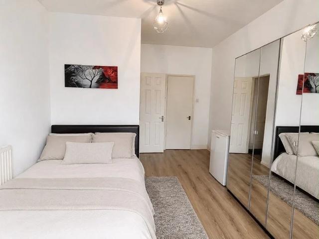 Room at Harringay Gardens, Greater London