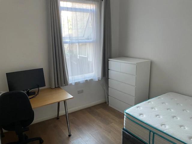 Room at Harringay Road, Greater London