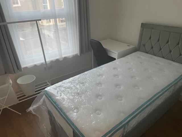 Room at Harringay Road, Greater London