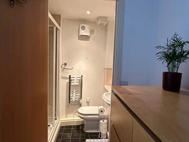 Room at Harrisons Wharf, Purfleet on Thames