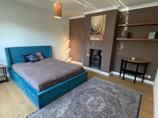 Room at Harrow Road, Slough