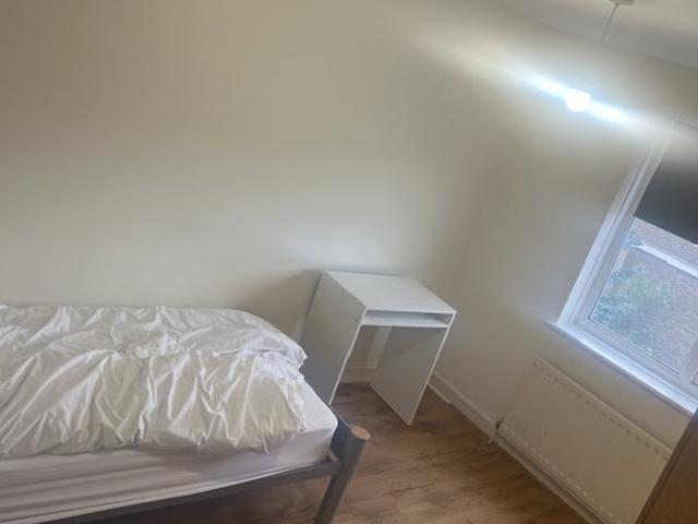 Room at Hartfield Grove, Greater London