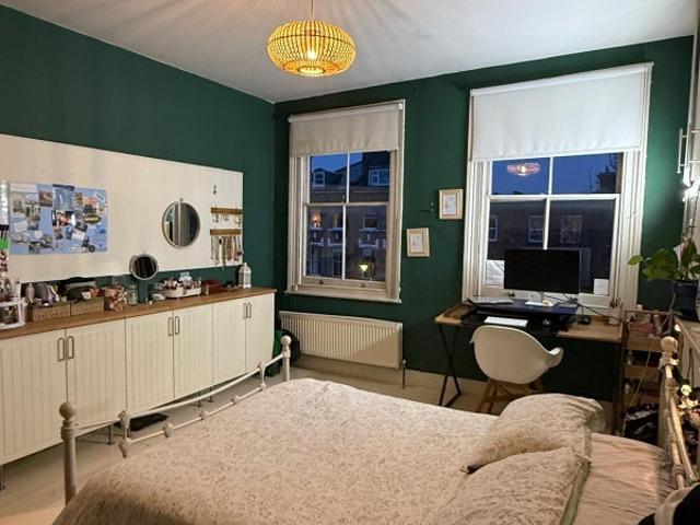 Room at Hartham Road, Greater London
