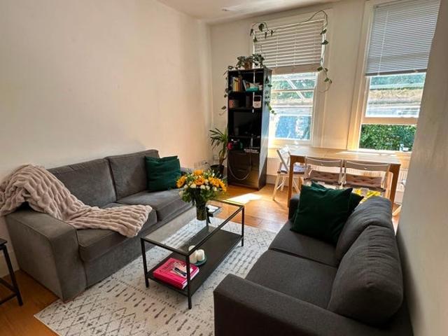 Room at Hartham Road, Greater London