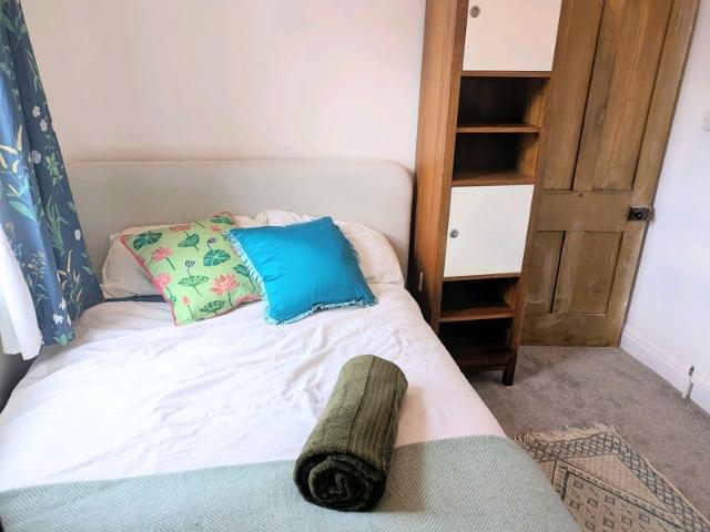 Room at Hartley Grove, Leeds