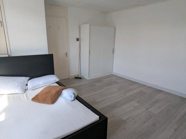 Room at Hartslock Drive, Greater London