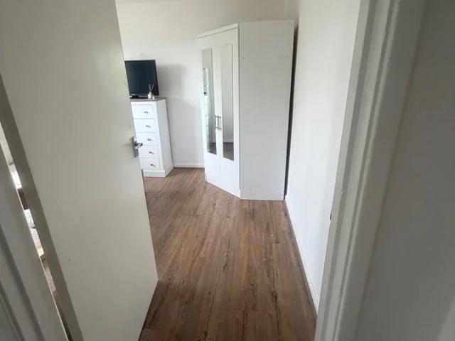 Room at Hawkins Road, Crawley