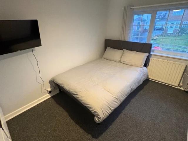 Room at Hawkins Road, Crawley