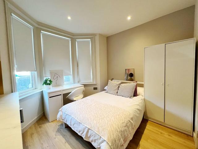 Room at Hawks Road, Greater London