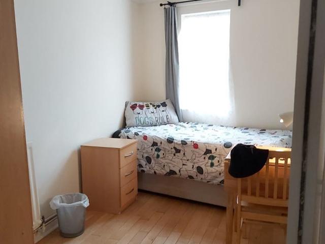 Room at Hawthorn Road, Greater London