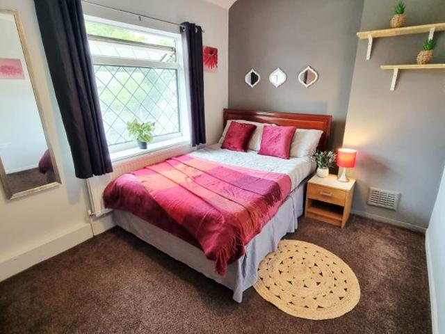Room at Hawthorne Avenue, Farnworth