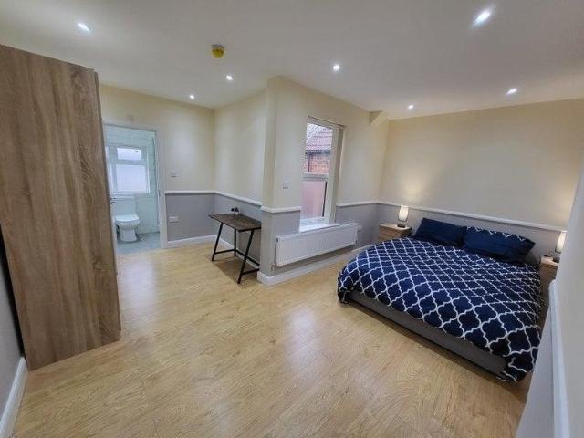 Room at Hatfield Road, Watford