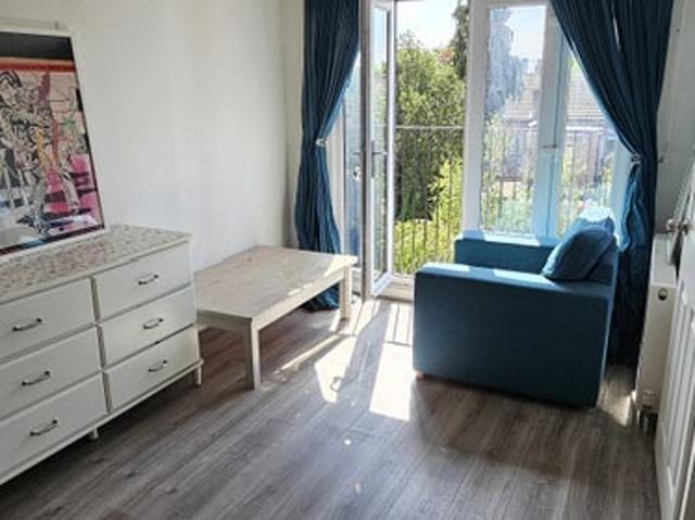 Room at Hatherley Gardens, Greater London