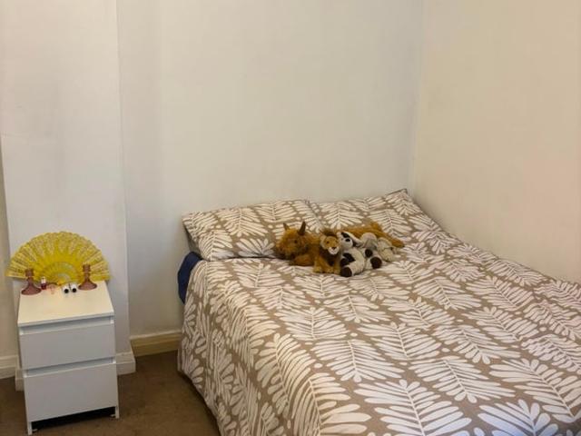 Room at Hatherley Grove, City of Westminster