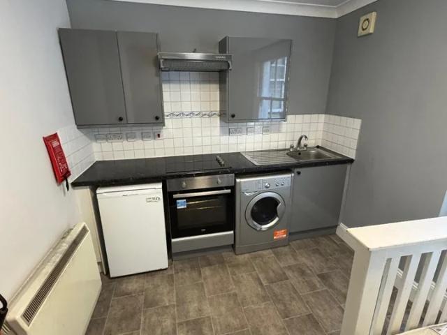 Room at Hatherley Grove, City of Westminster