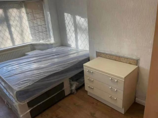 Room at Hathersage Road, Birmingham