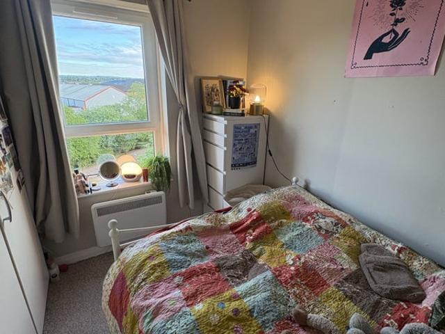 Room at Haugh Road, Glasgow