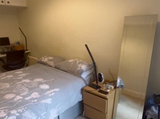 Room at Haven Green, Greater London