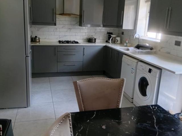 Room at Hayfield Road, Greater London