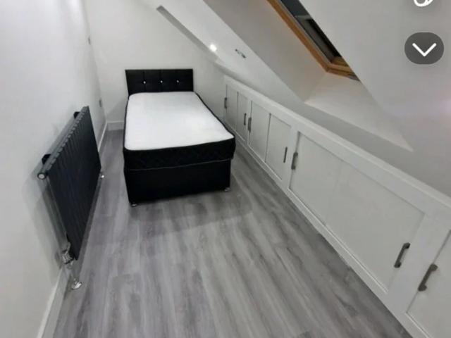 Room at Hayling Road, Three Rivers