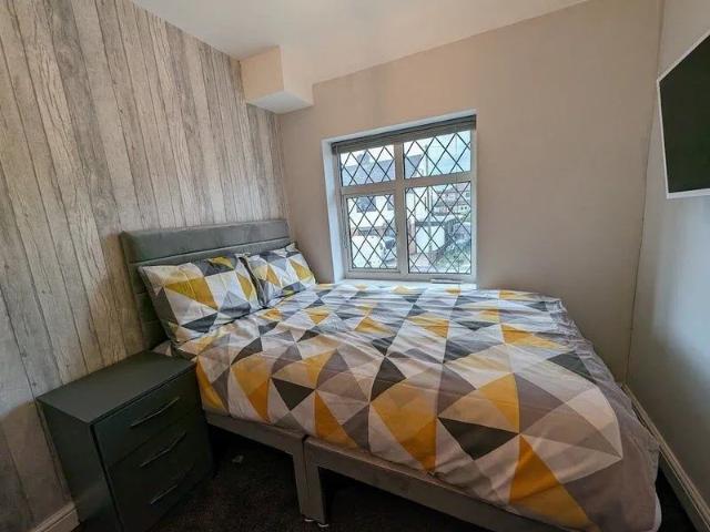 Room at Hazel Drive, Braunstone Town