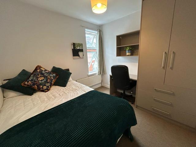 Room at Hazel Street, Leicester