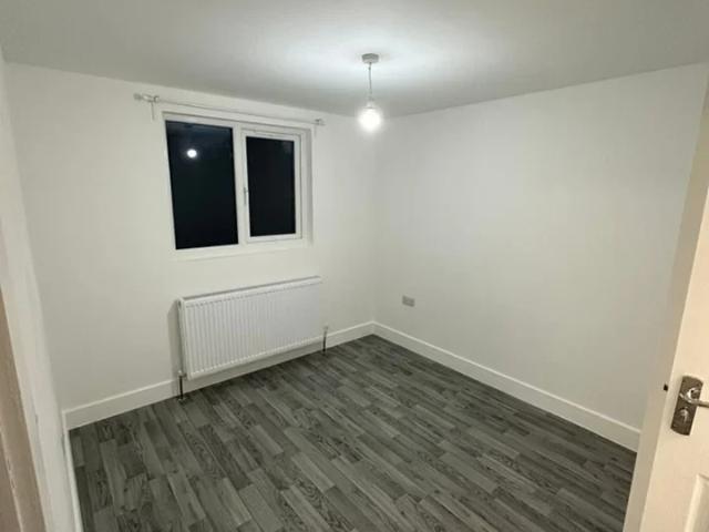Room at Headstone Gardens, Greater London