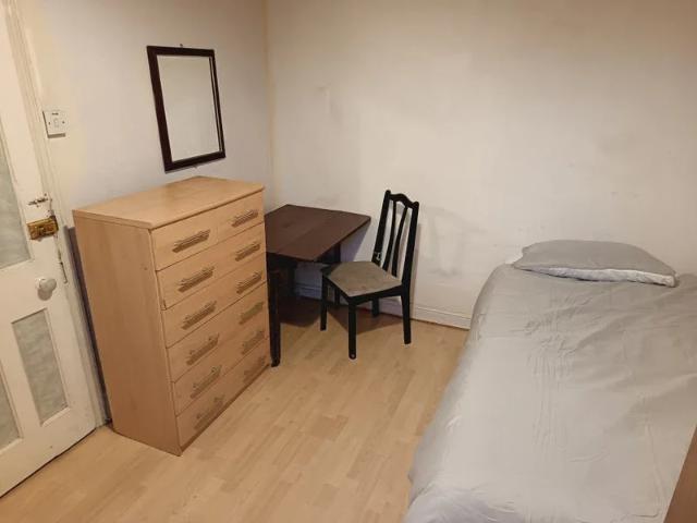 Room at Heald Place, Manchester