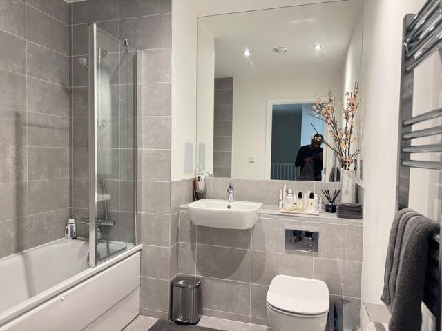 Room at Heartwell Avenue, Greater London