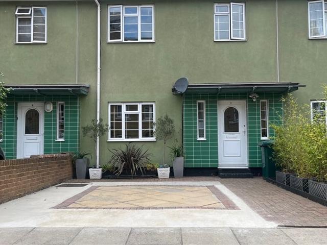 Room at Hearnshaw Street, Greater London