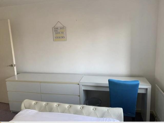 Room at Hearnshaw Street, Greater London