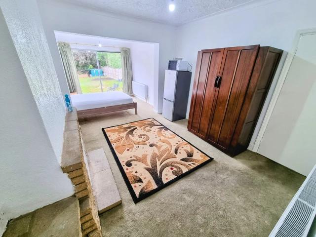 Room at Heath Park Road, Greater London