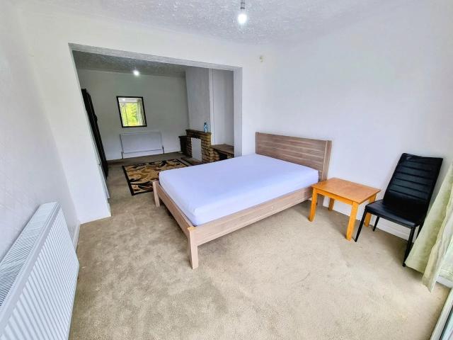 Room at Heath Park Road, Greater London