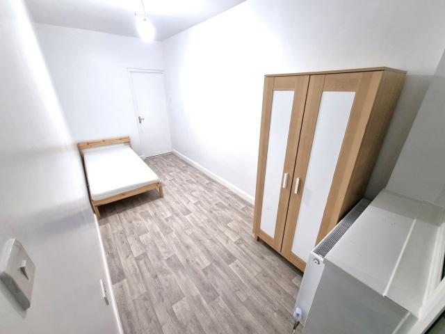Room at Heath Park Road, Greater London