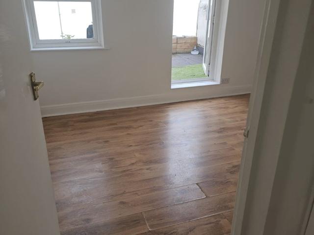 Room at Heath Road, Greater London