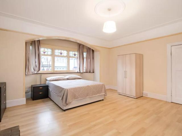 Room at Heathdene Road, Greater London