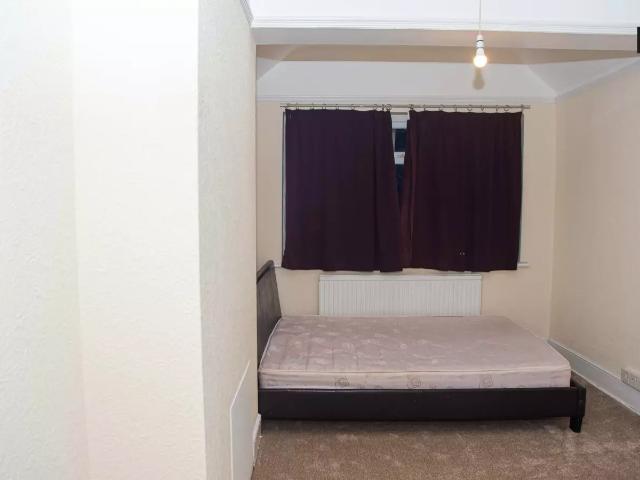 Room at Heathdene Road, Greater London