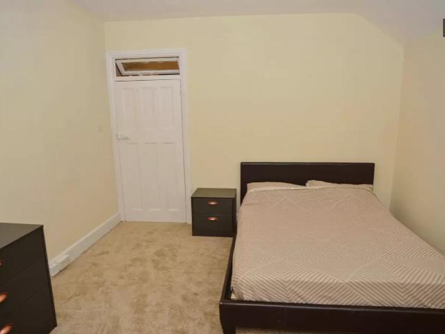 Room at Heathdene Road, Greater London