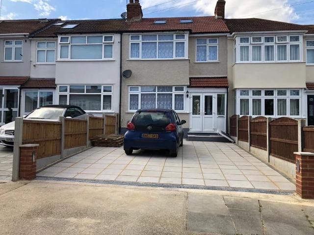 Room at Heather Way, Greater London